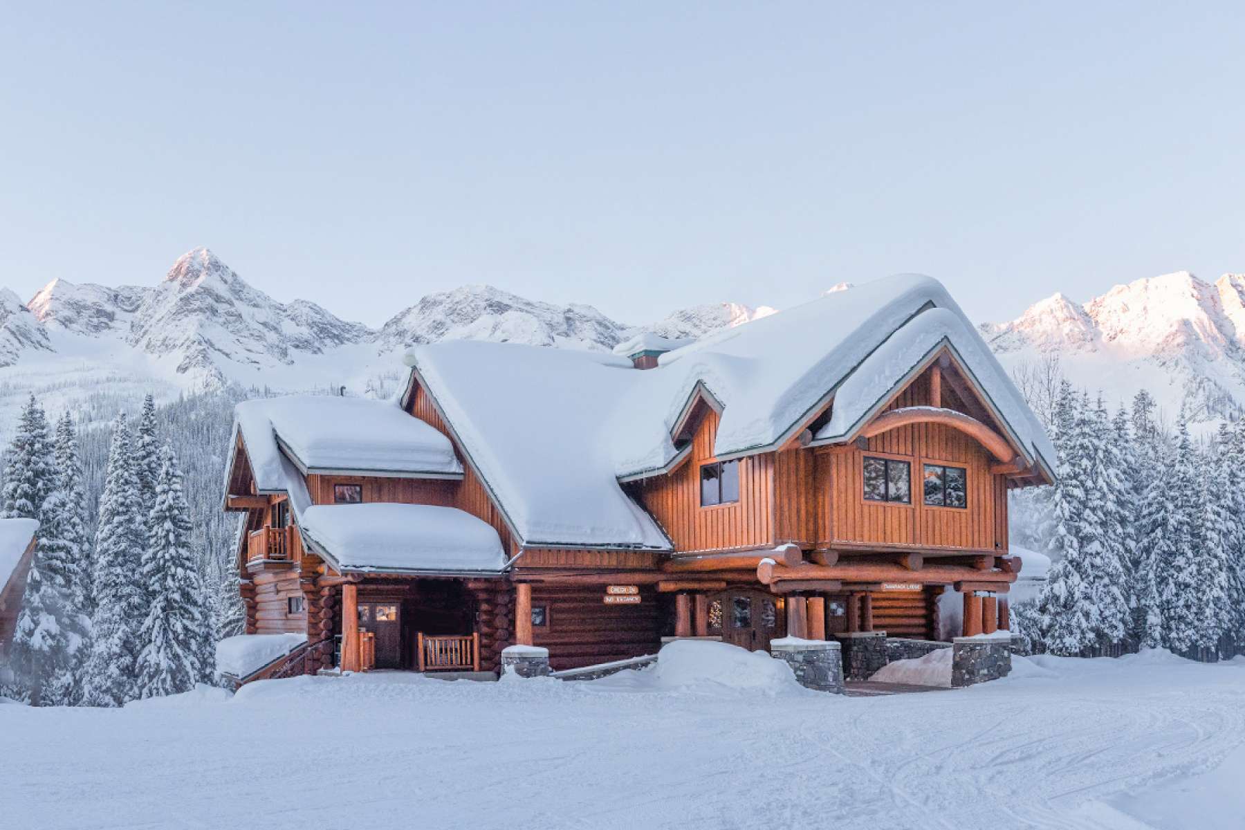 Island Lake Lodge in Fernie B.C. | Mountain Resort & Catskiing